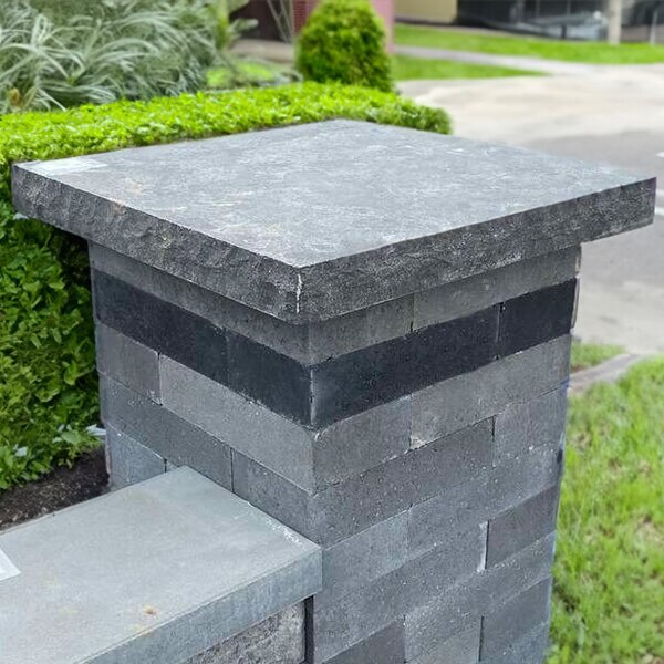 Banas Antique Black Pillar Cap | Van Beek's