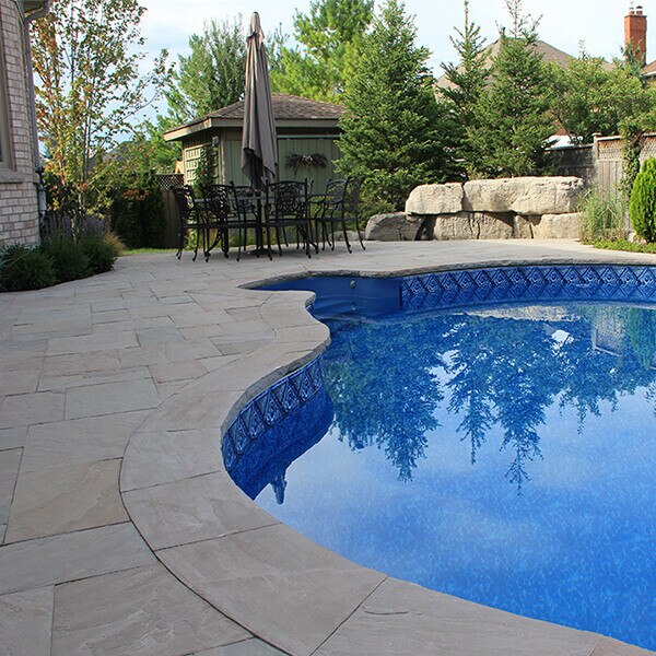 Banas Flint Natural Stone Coping | Van Beek's