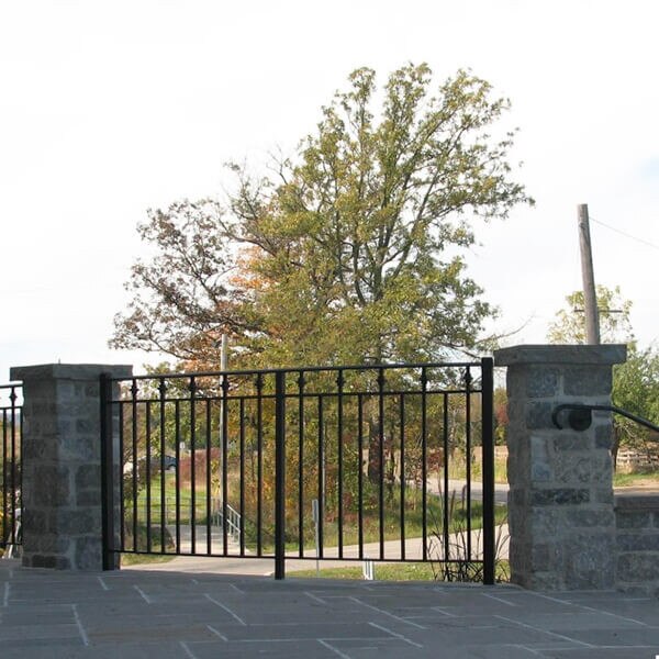 Banas Slate Grey Pillar Cap | Van Beek's