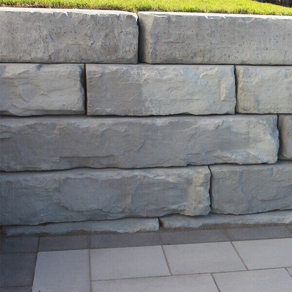 Best Way Stone Grand Ledge Retaining Wall | Van Beek's