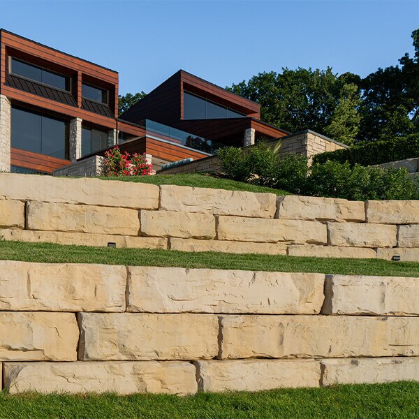 Best Way Stone Grand Ledge Retaining Wall | Van Beek's