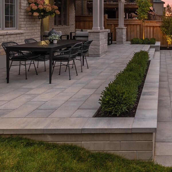 Permacon Urbano Wall Concrete Retaining Wall | Van Beek's