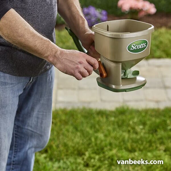 Scotts Whirl Handheld Spreader with Arm Support | Van Beek's