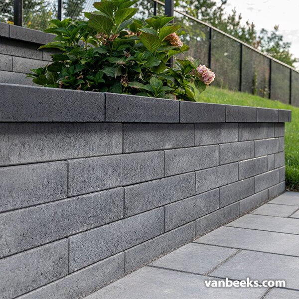 Unilock Pisa Smooth Concrete Retaining Wall | Van Beek's