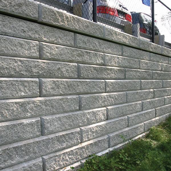 Unilock Sienastone Wall | Van Beek's