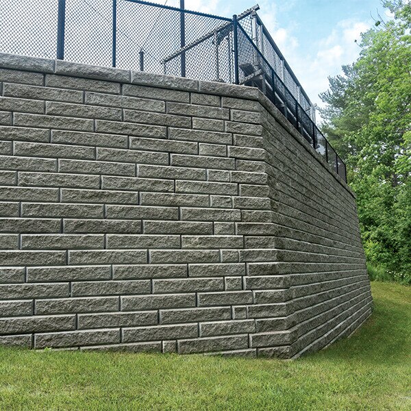 Unilock Sienastone Wall | Van Beek's