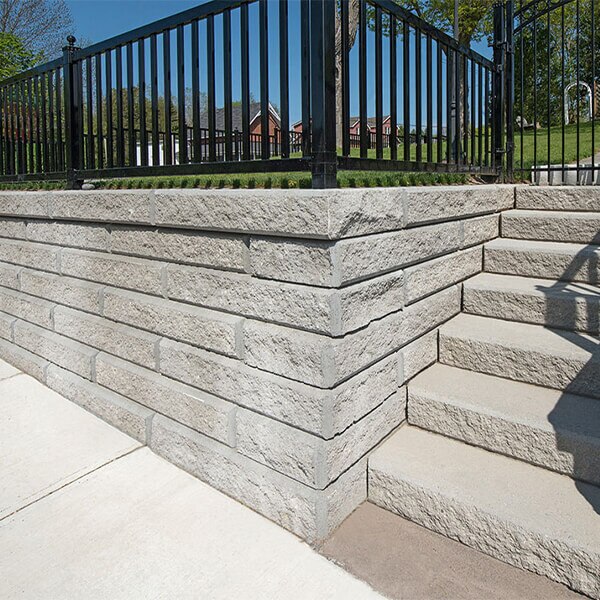 Unilock Sienastone Wall | Van Beek's