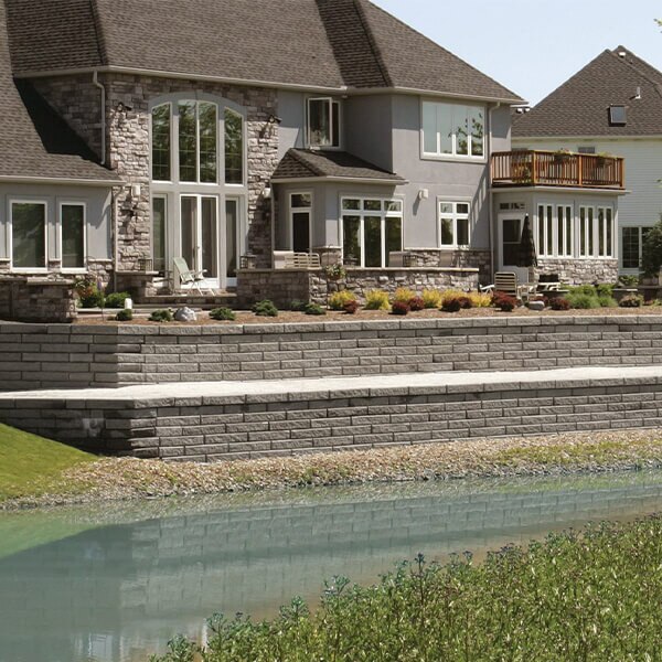 Unilock Sienastone Wall | Van Beek's