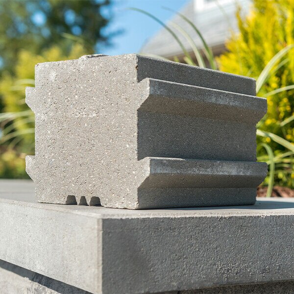 Unilock U-Cara Backer | Van Beek's